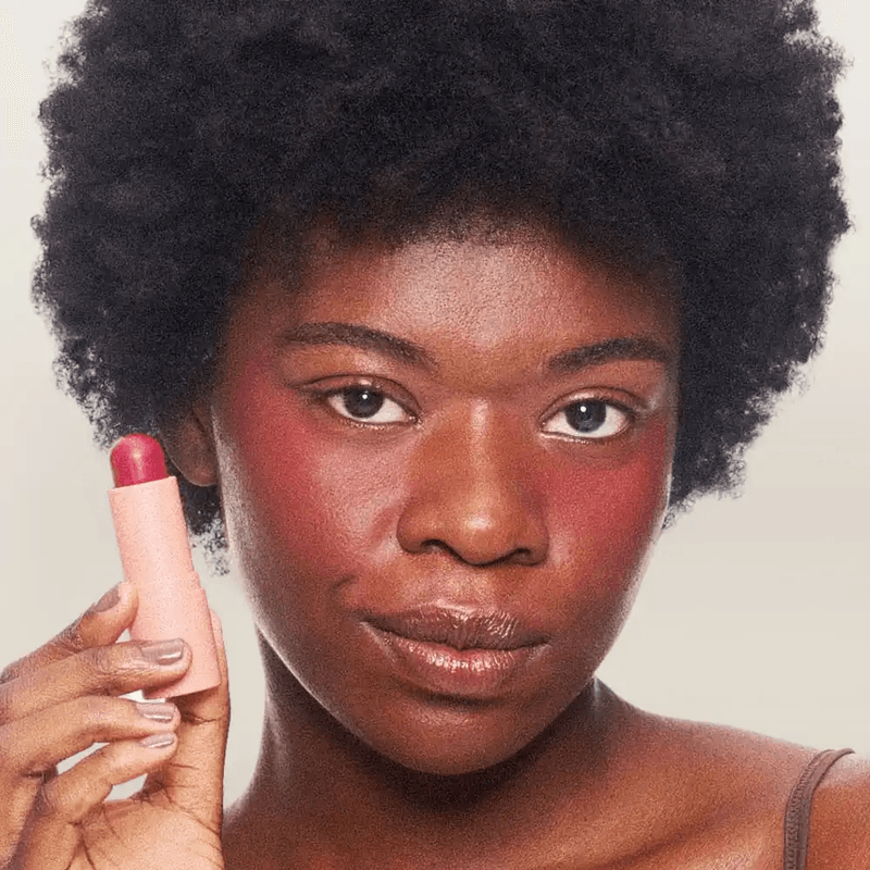 Blush em Bastão Mascavo Flush Stick 6g - Cor Plum | Amobeleza